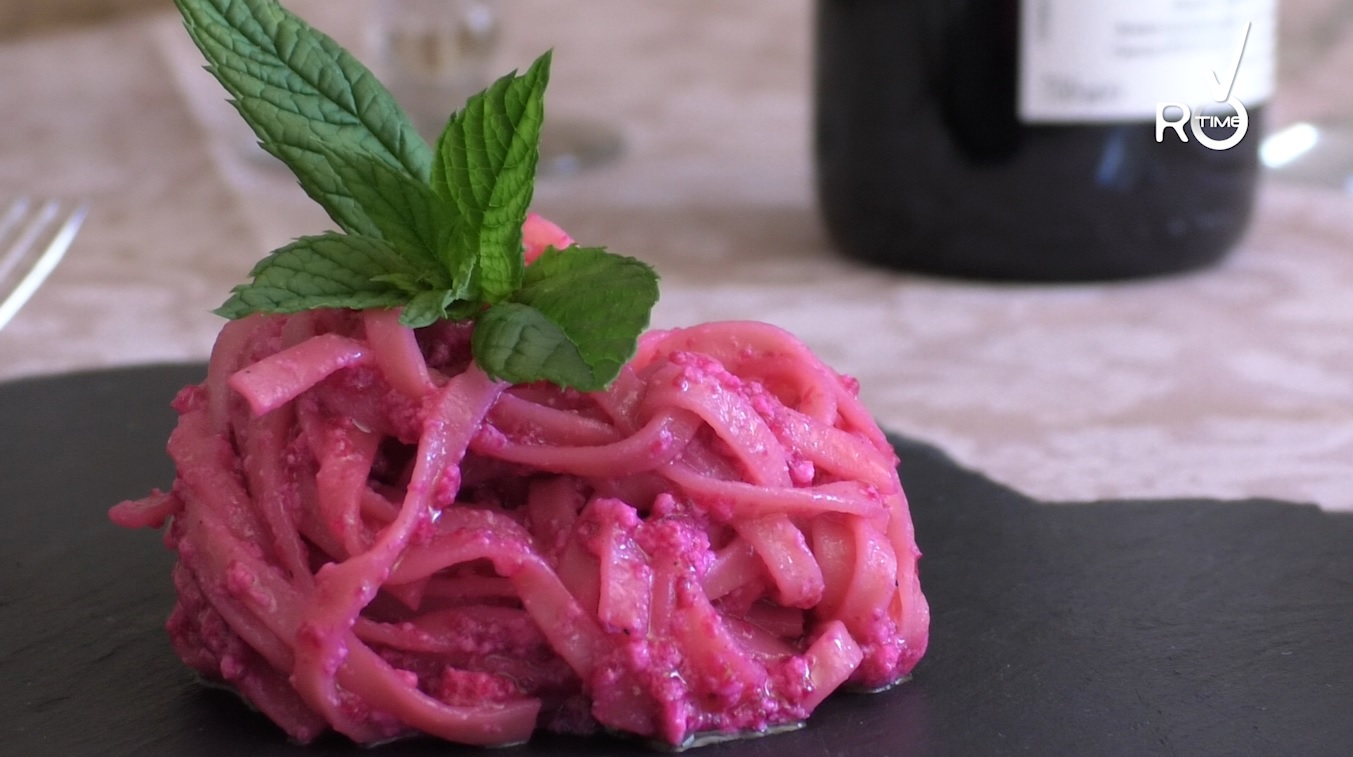 Le ricette del Poggio di Marò: tagliolini con ricotta e barbabietola