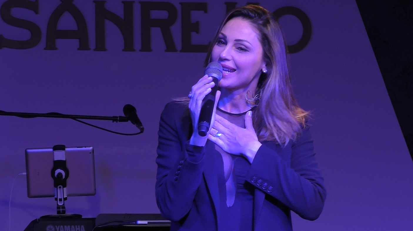 Roof Garden, inizio d'estate glamour con Anna Tatangelo