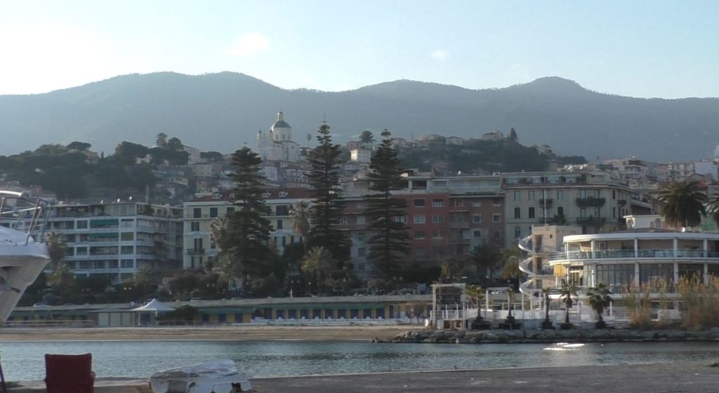 Sanremo, nuovo divieto di balneazione tra i due porti Sanremo, nuovo divieto di balneazione tra i due porti